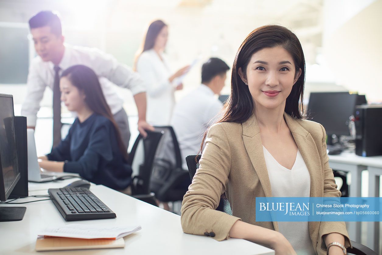 Chinese business people working in office-High-res stock photo for download