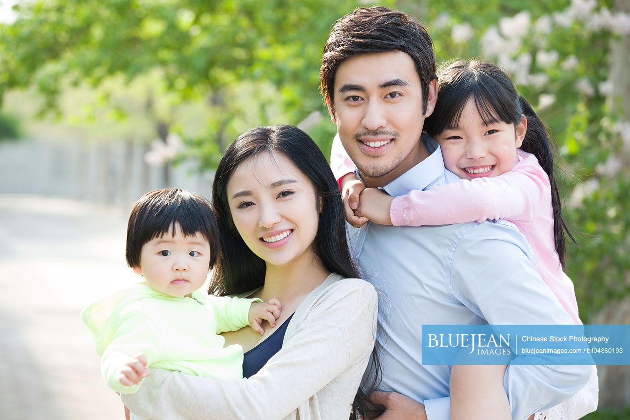 Portrait of happy young Chinese family-High-res stock photo for download