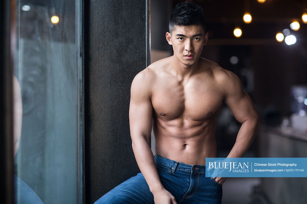 Portrait of young Chinese muscular man-High-res stock photo for download
