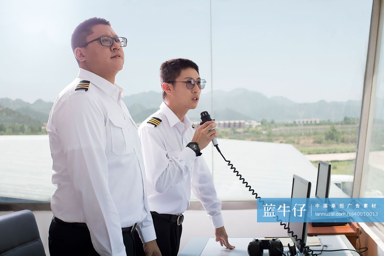 航空地面控制中心工作人员-蓝牛仔影像-中国原创广告影像素材