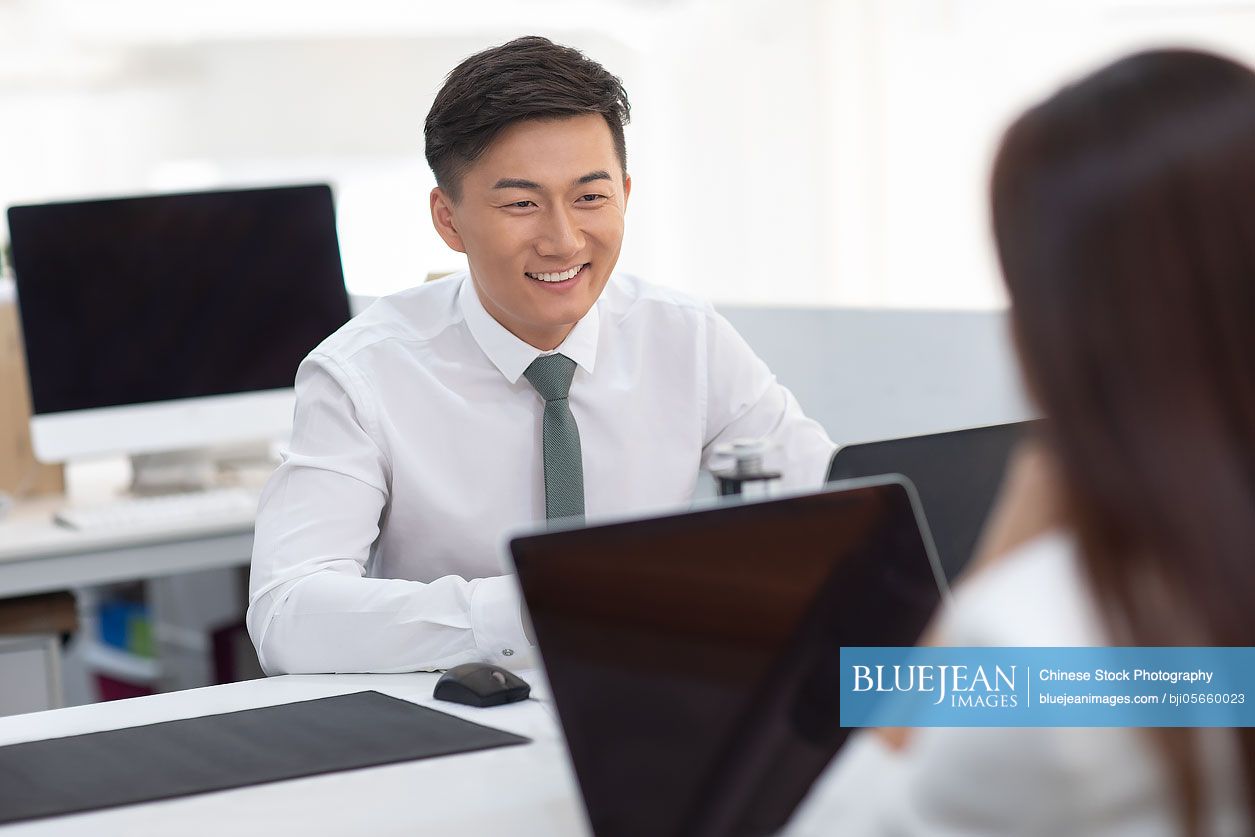 Chinese business people working in office-High-res stock photo for download