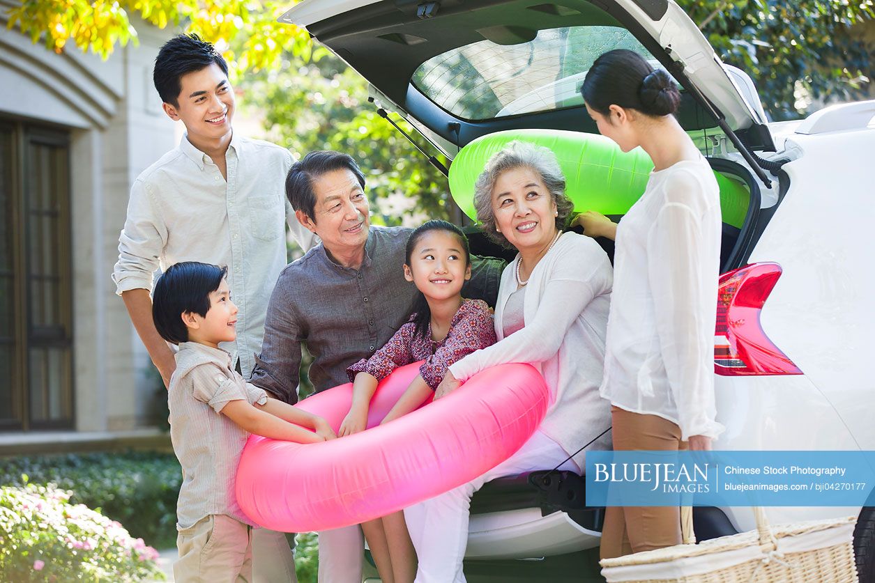 Three generations Chinese family-High-res stock photo for download