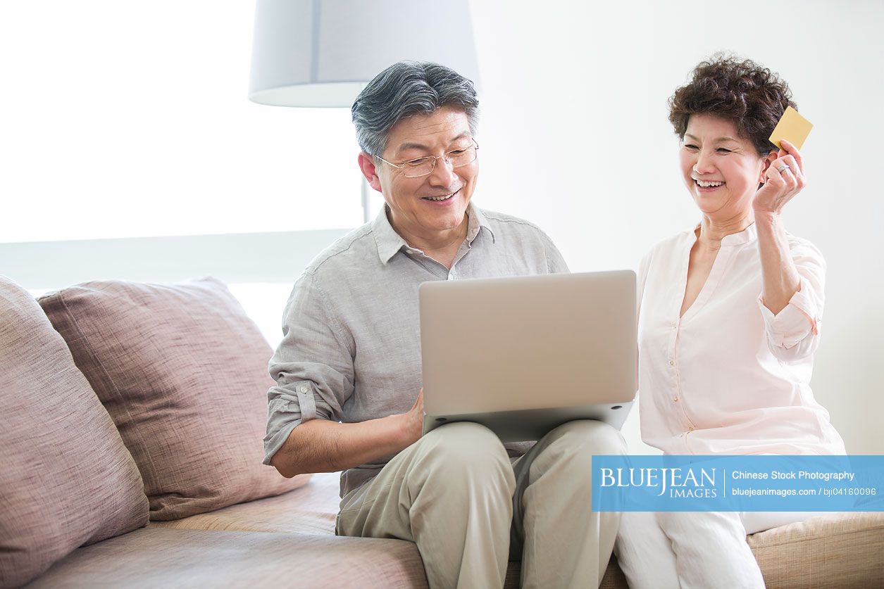 Happy senior Chinese couple shopping online-High-res stock photo for download