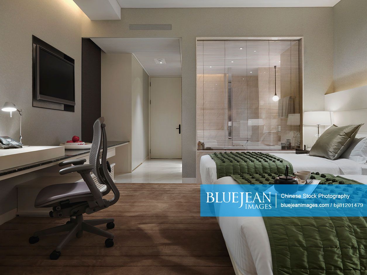 Twin beds in modern hotel room-High-res stock photo for download