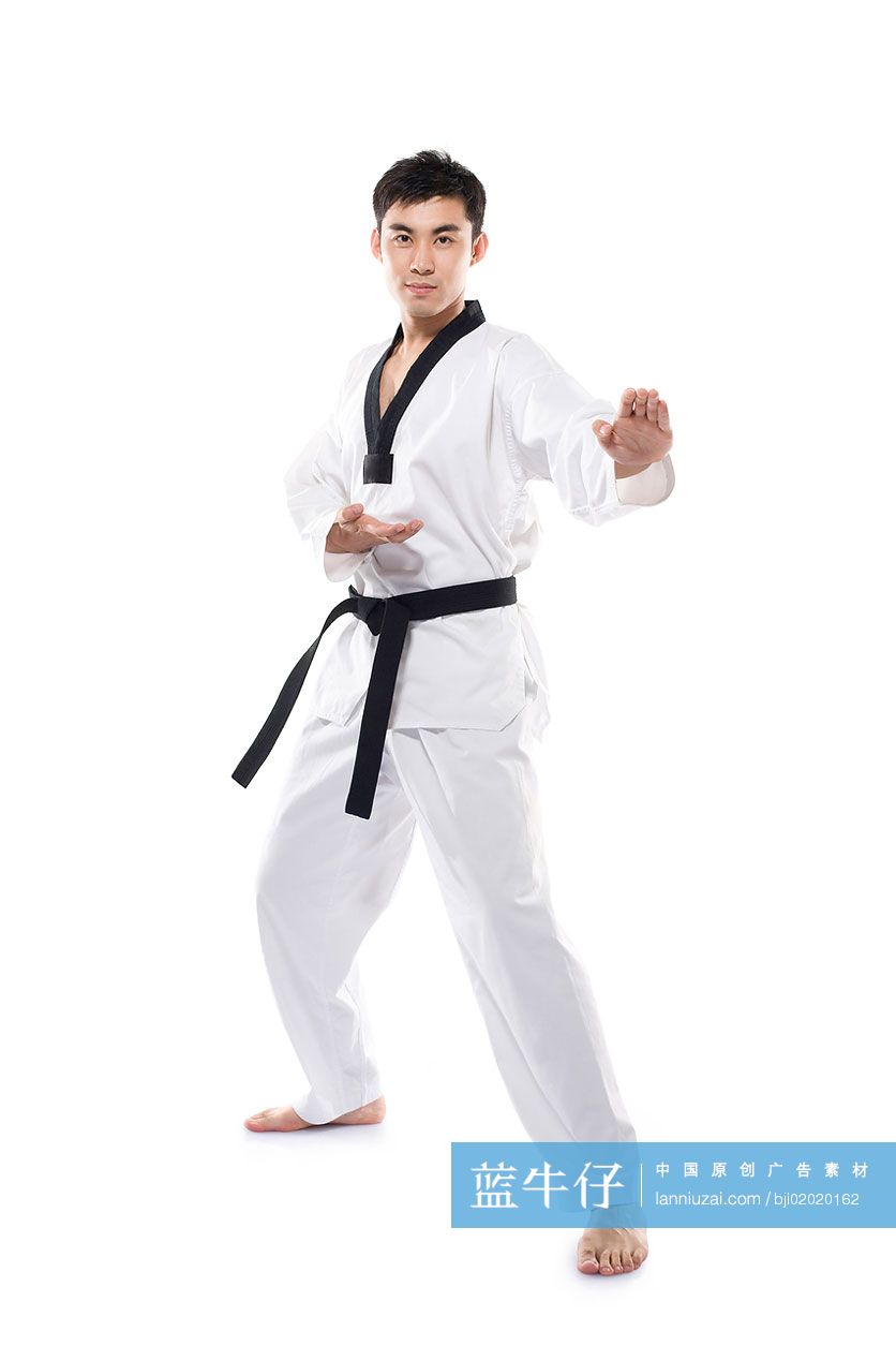 青年男子练跆拳道-蓝牛仔影像-中国原创广告影像素材