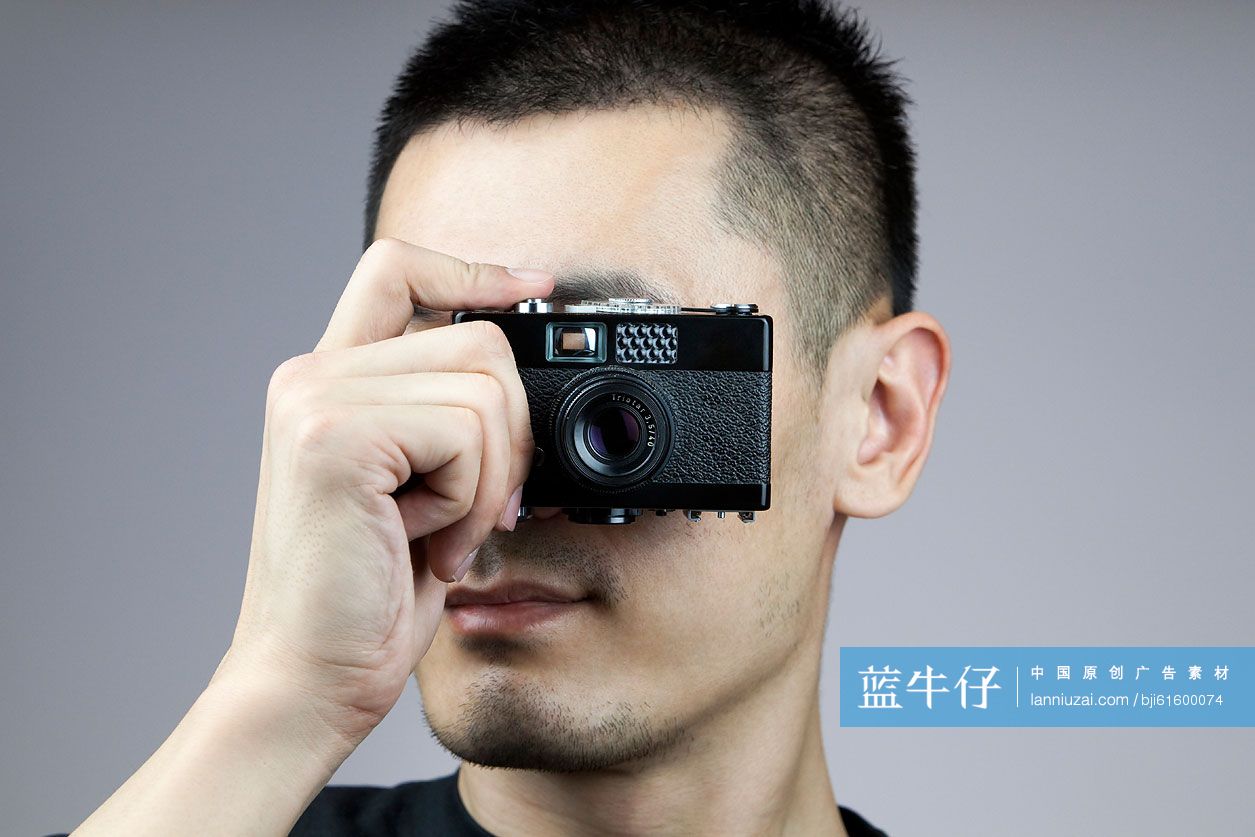 摄影爱好者和老式相机 蓝牛仔影像 中国原创广告影像素材