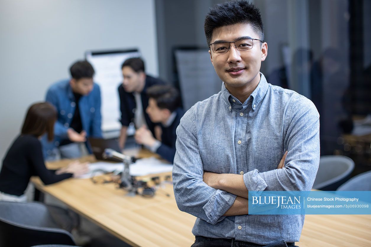 Portrait of Chinese IT worker in office-High-res stock photo for download