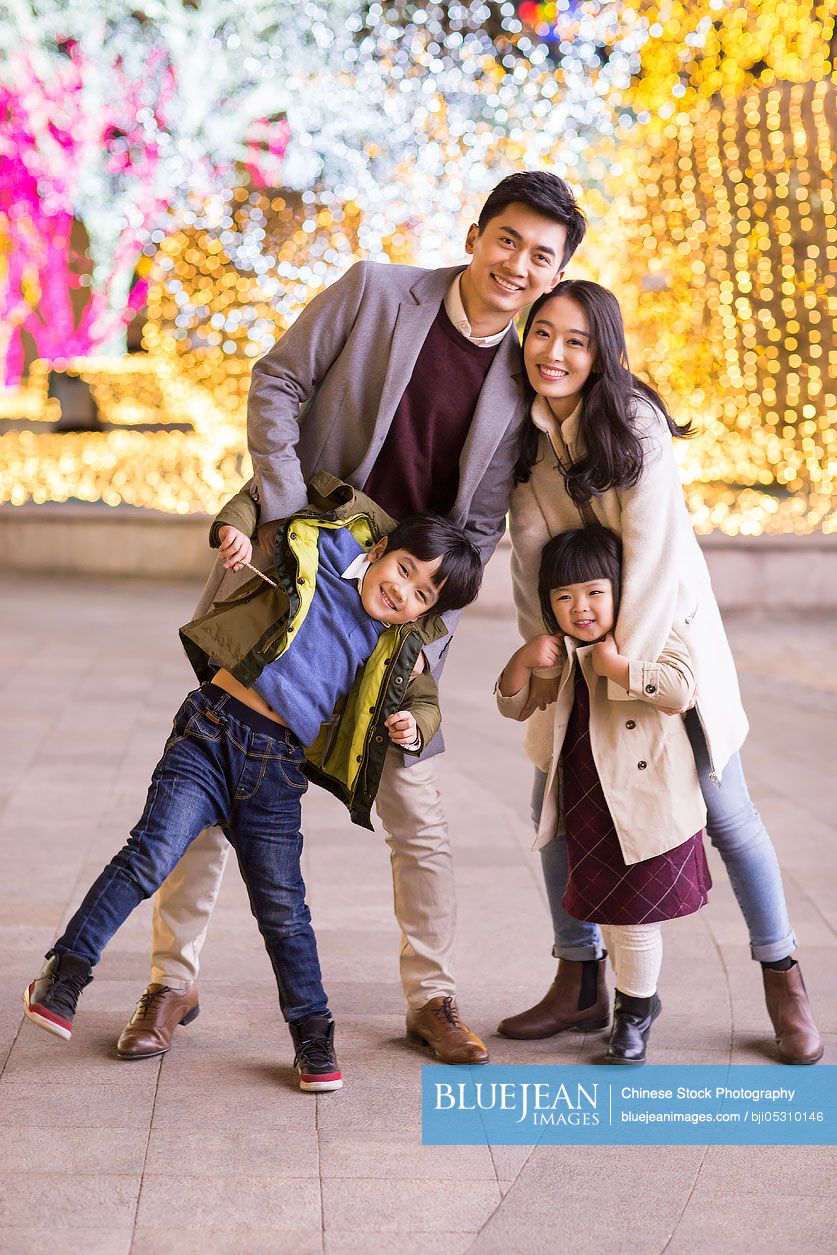 Portrait of cheerful young Chinese family-High-res stock photo for download