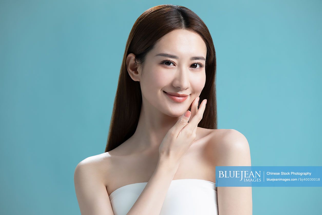 Studio shot of beautiful young Chinese woman-High-res stock photo for download