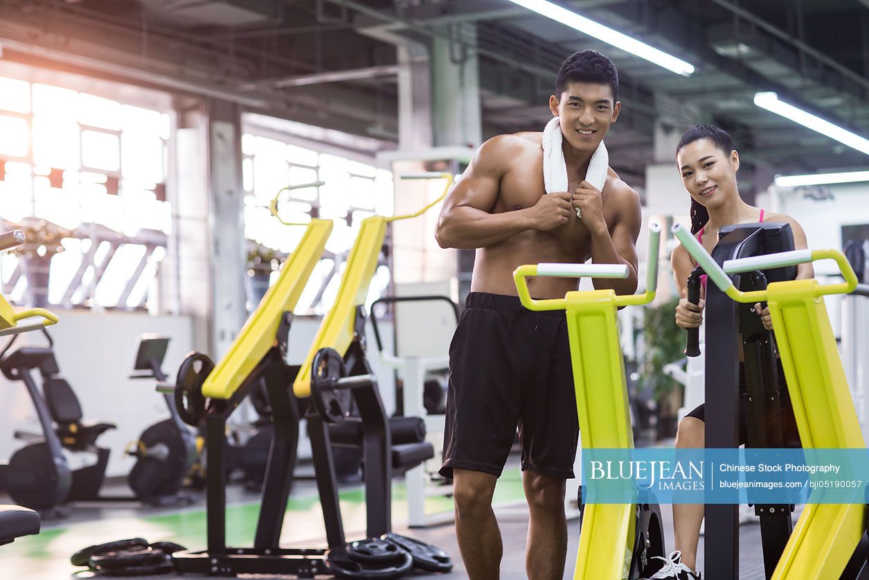 Young Chinese couple resting at gym-High-res stock photo for download