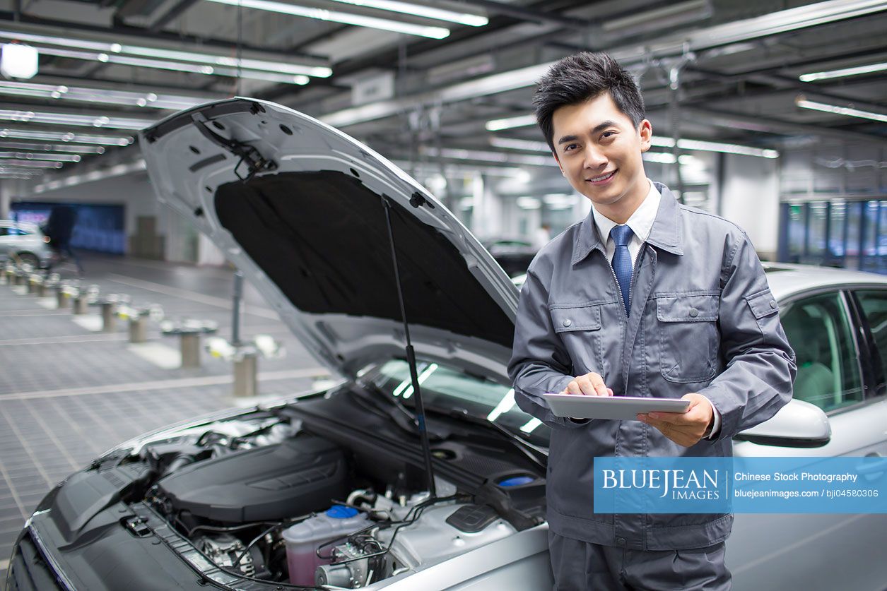 Chinese auto mechanic-High-res stock photo for download