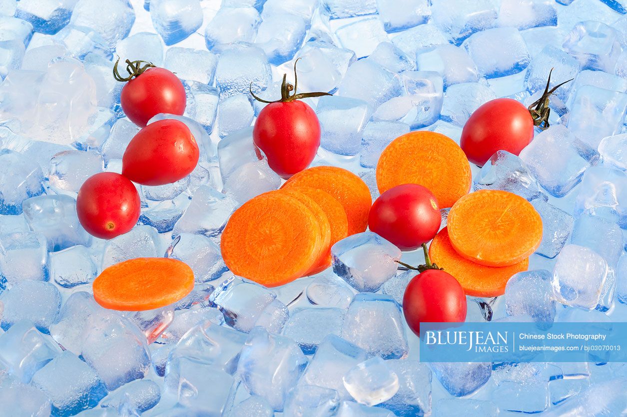 Cherry tomato and carrot-High-res stock photo for download
