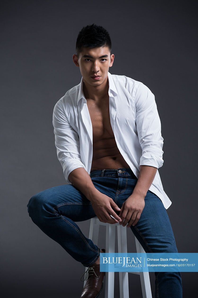 Portrait of young Chinese muscular man-High-res stock photo for download