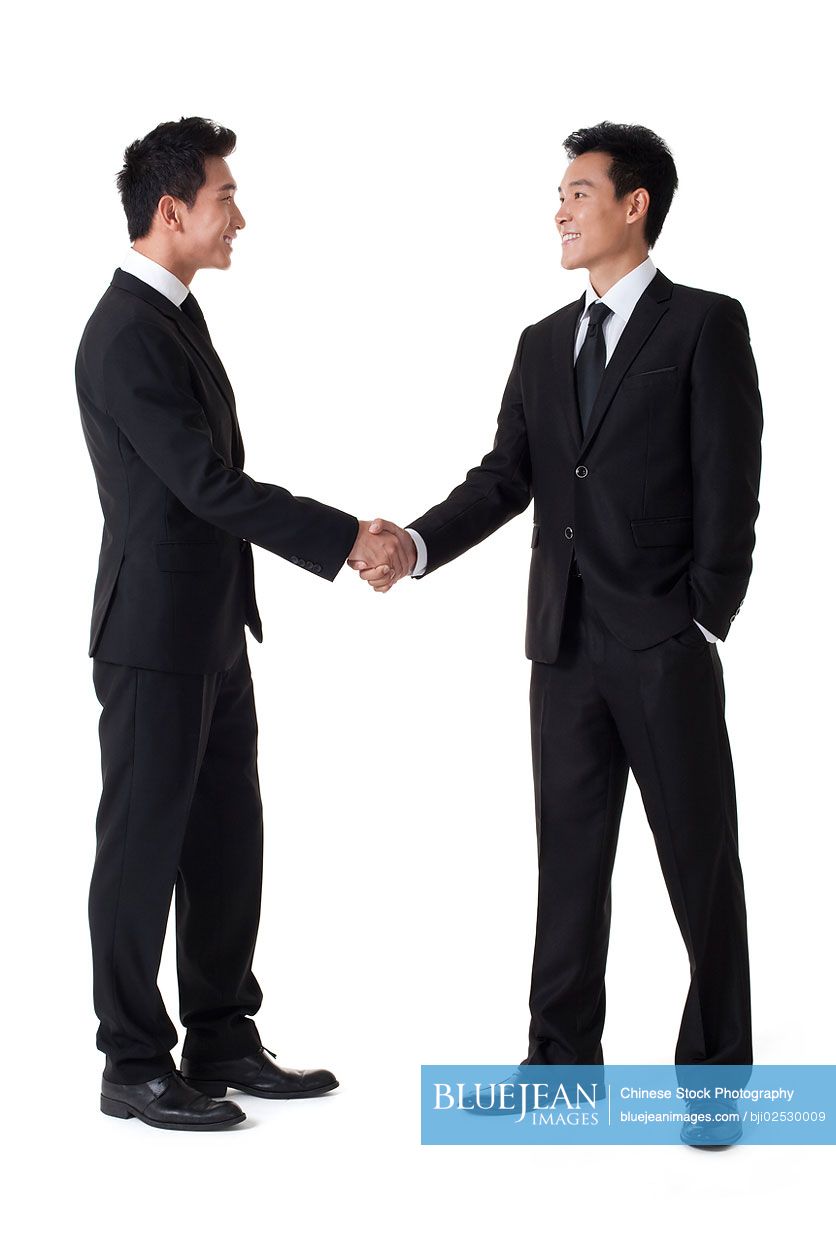 Chinese businessmen shaking hands-High-res stock photo for download