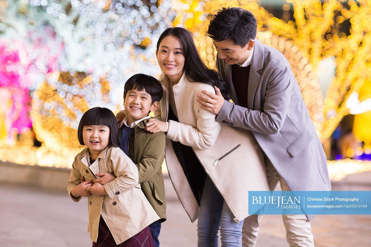 Portrait of cheerful young Chinese family-High-res stock photo for download