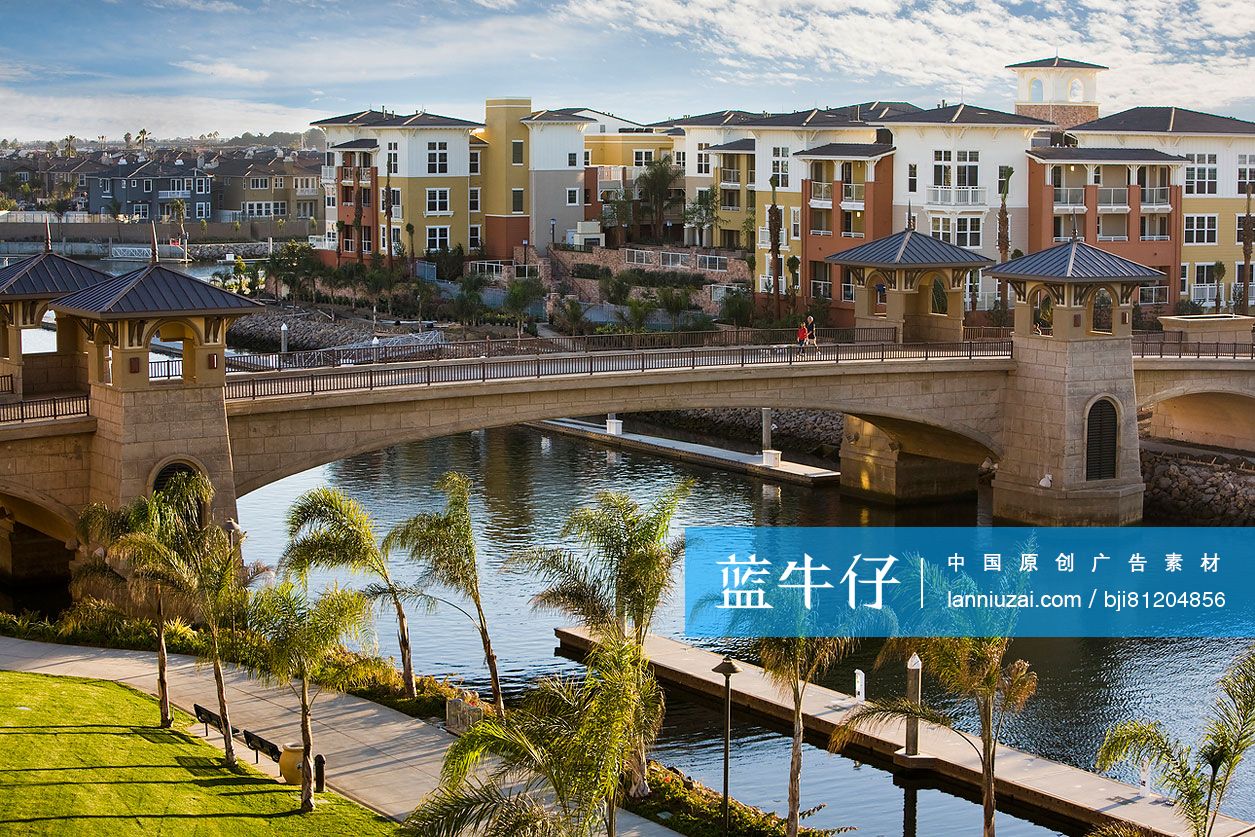 Residential buildings and bridge; Oxnard; California; USA-蓝牛仔影像-中国原创广告影像素材
