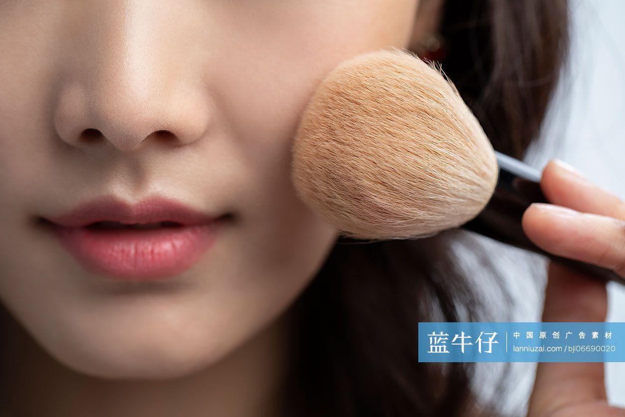 年轻美女化妆 蓝牛仔影像 中国原创广告影像素材
