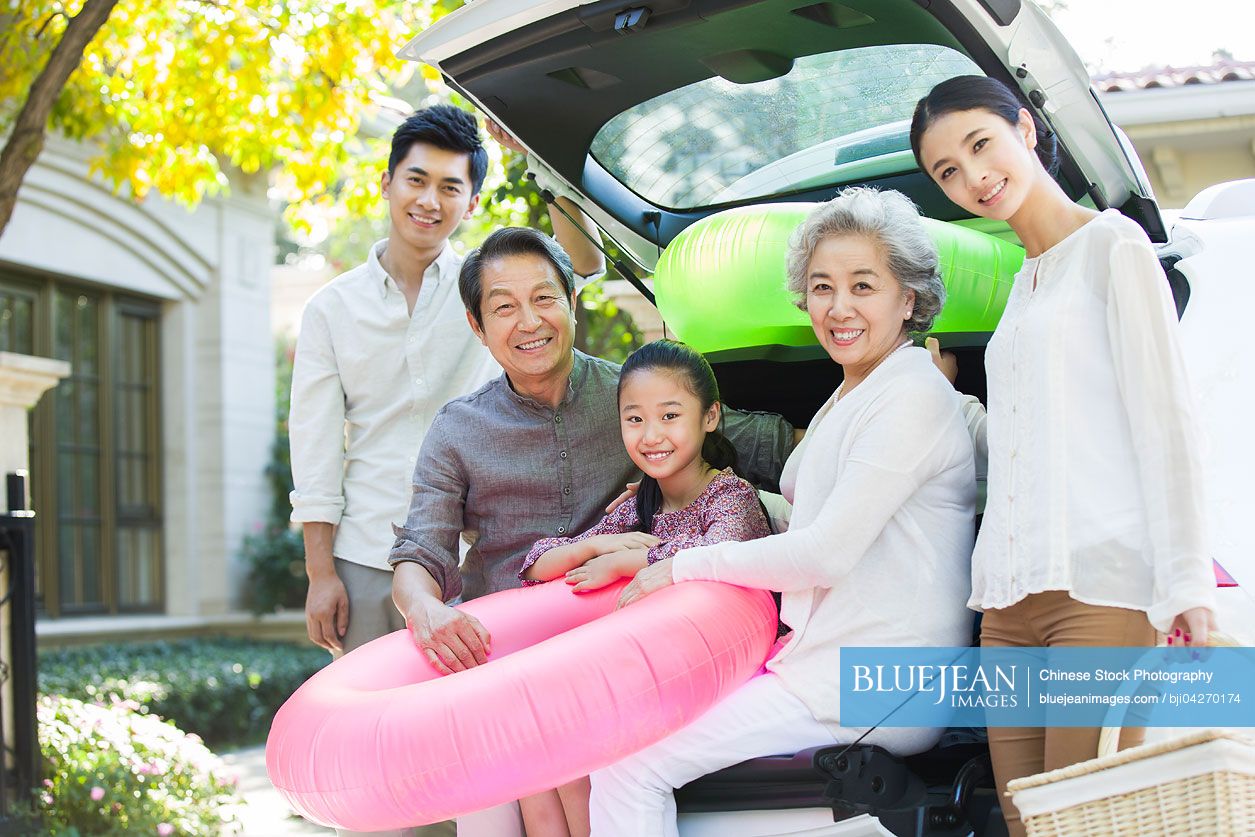 Three generations Chinese family-High-res stock photo for download