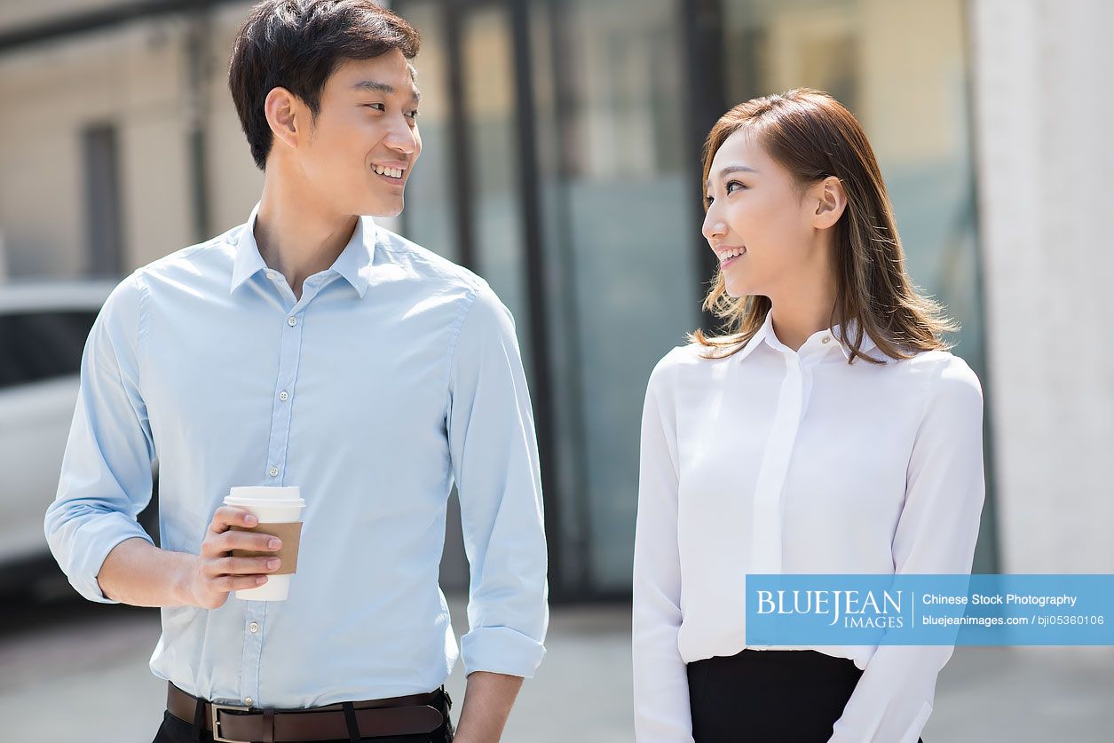 Young Chinese business people chatting outdoors-High-res stock photo for download