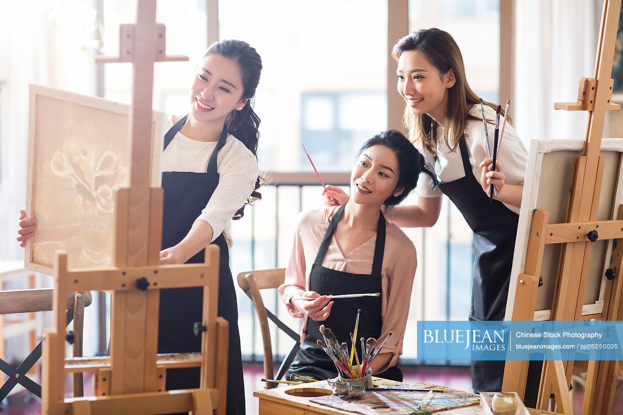 Young Chinese women painting in studio-High-res stock photo for download