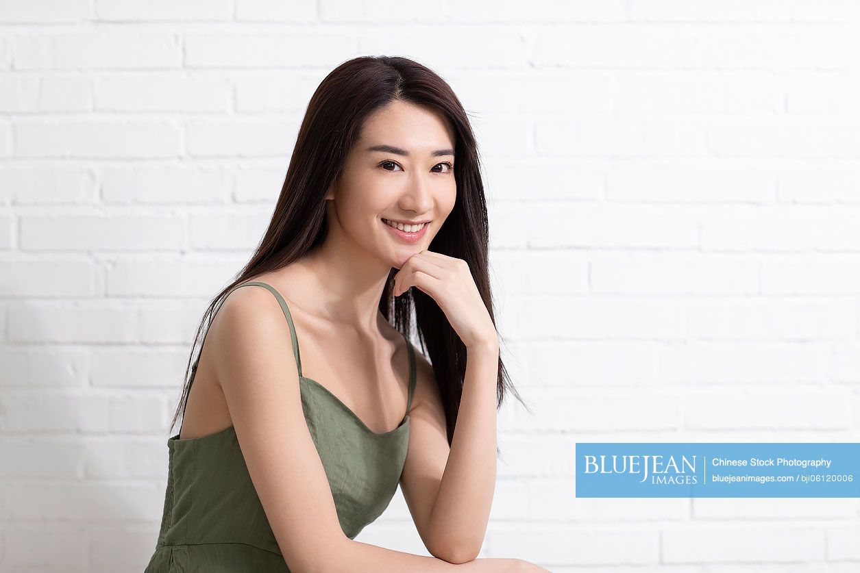 Beautiful young Chinese woman-High-res stock photo for download