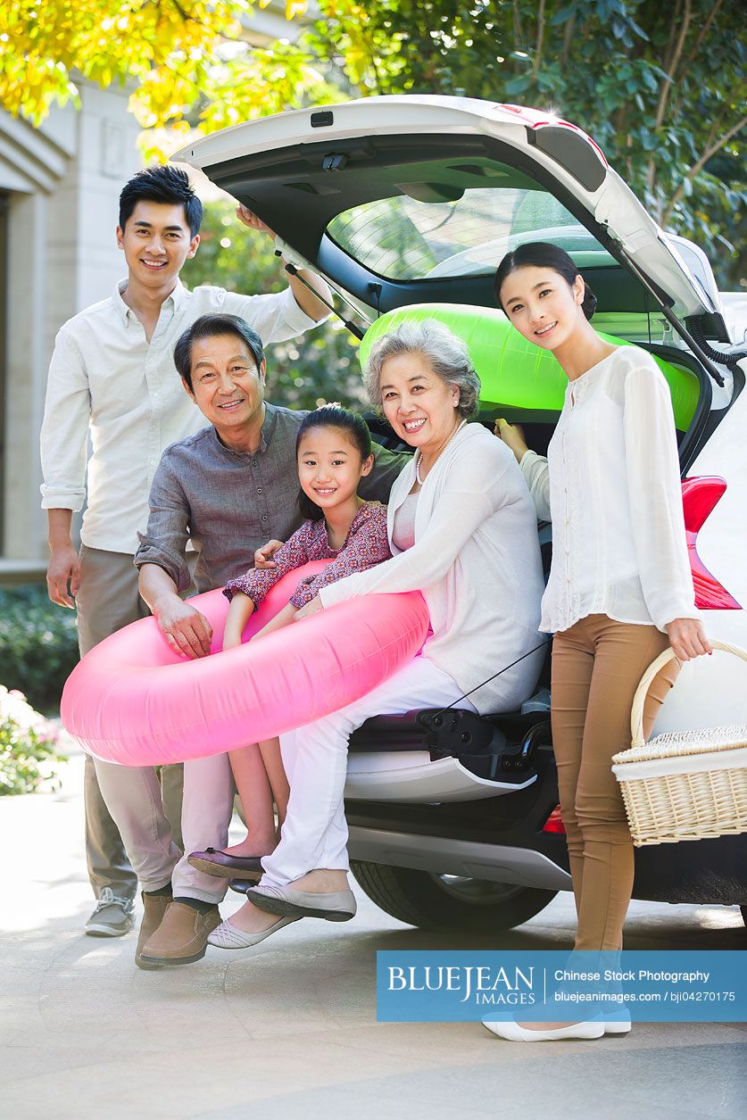 Three generations Chinese family-High-res stock photo for download