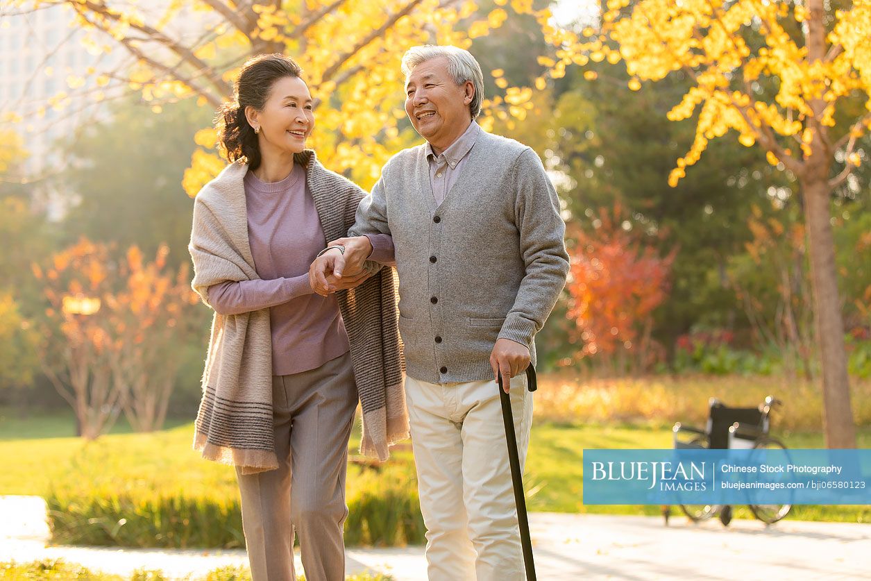 Cheerful senior Chinese couple relaxing in the park-High-res stock photo for download