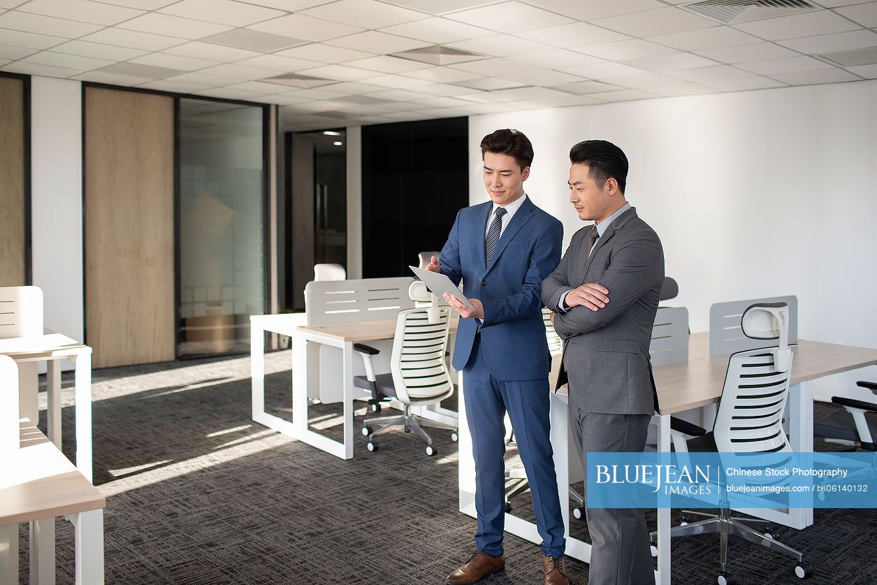Successful Chinese business people talking in office-High-res stock photo for download