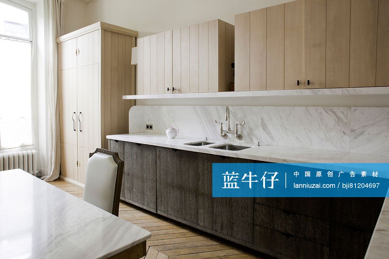 Cabinets and kitchen counter in middle class house-蓝牛仔影像-中国原创广告影像素材