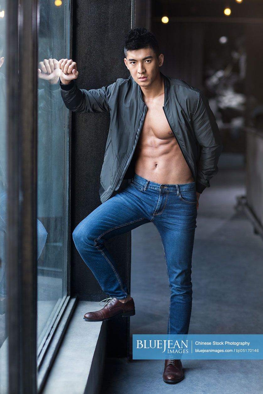 Portrait of young Chinese muscular man-High-res stock photo for download